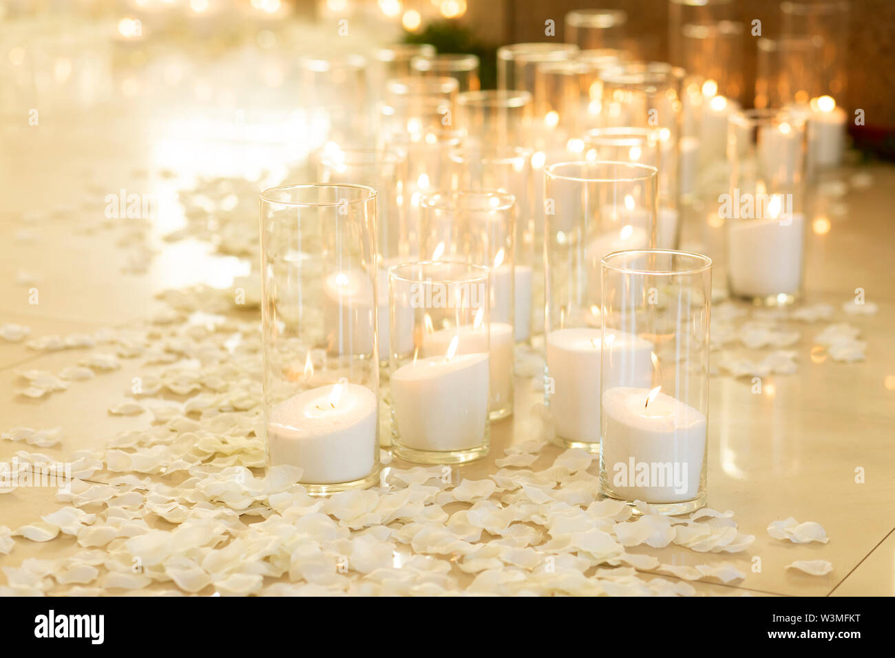 Large white candles hi-res stock photography and images - Alamy