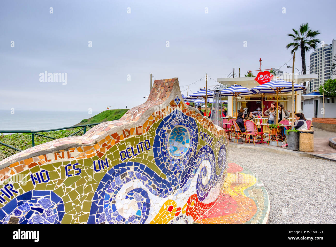 Alfresco dining, people at Beso Frances Crepería, Parque del Amor (Love ...