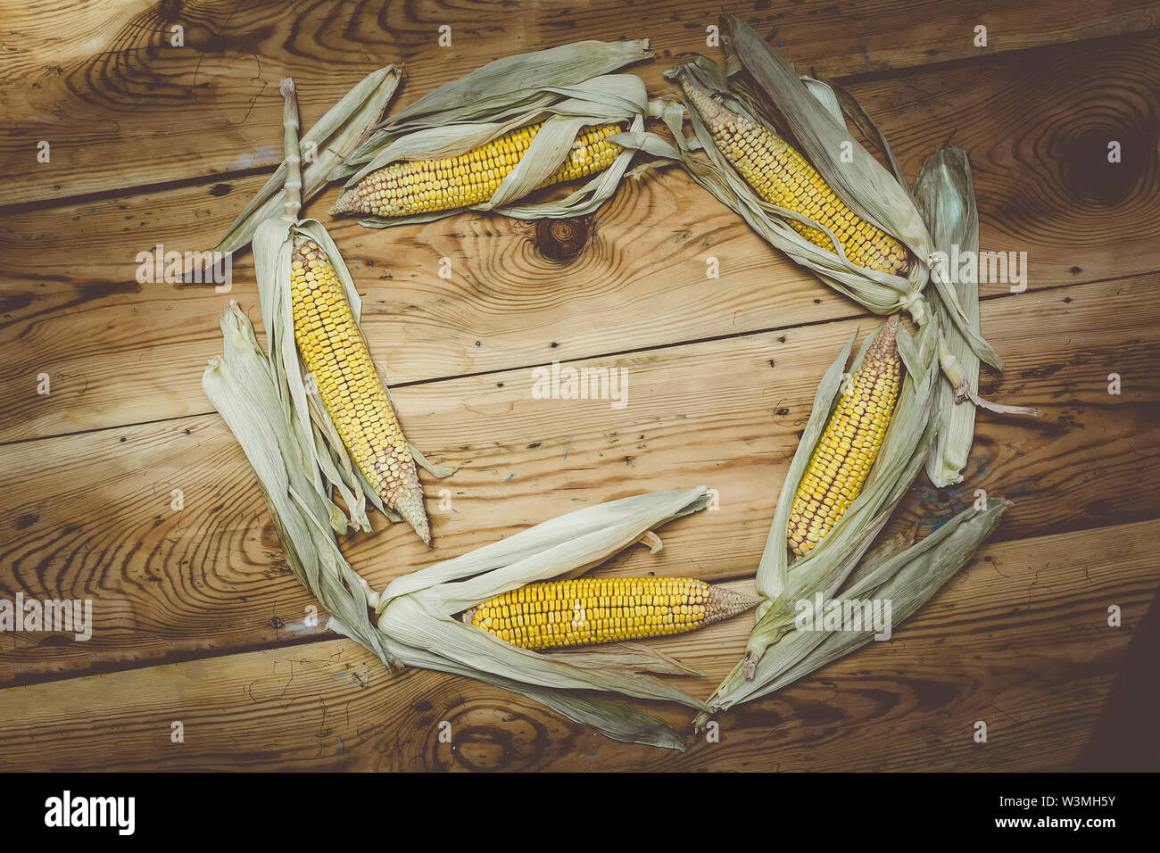 Cob circle hi-res stock photography and images - Alamy