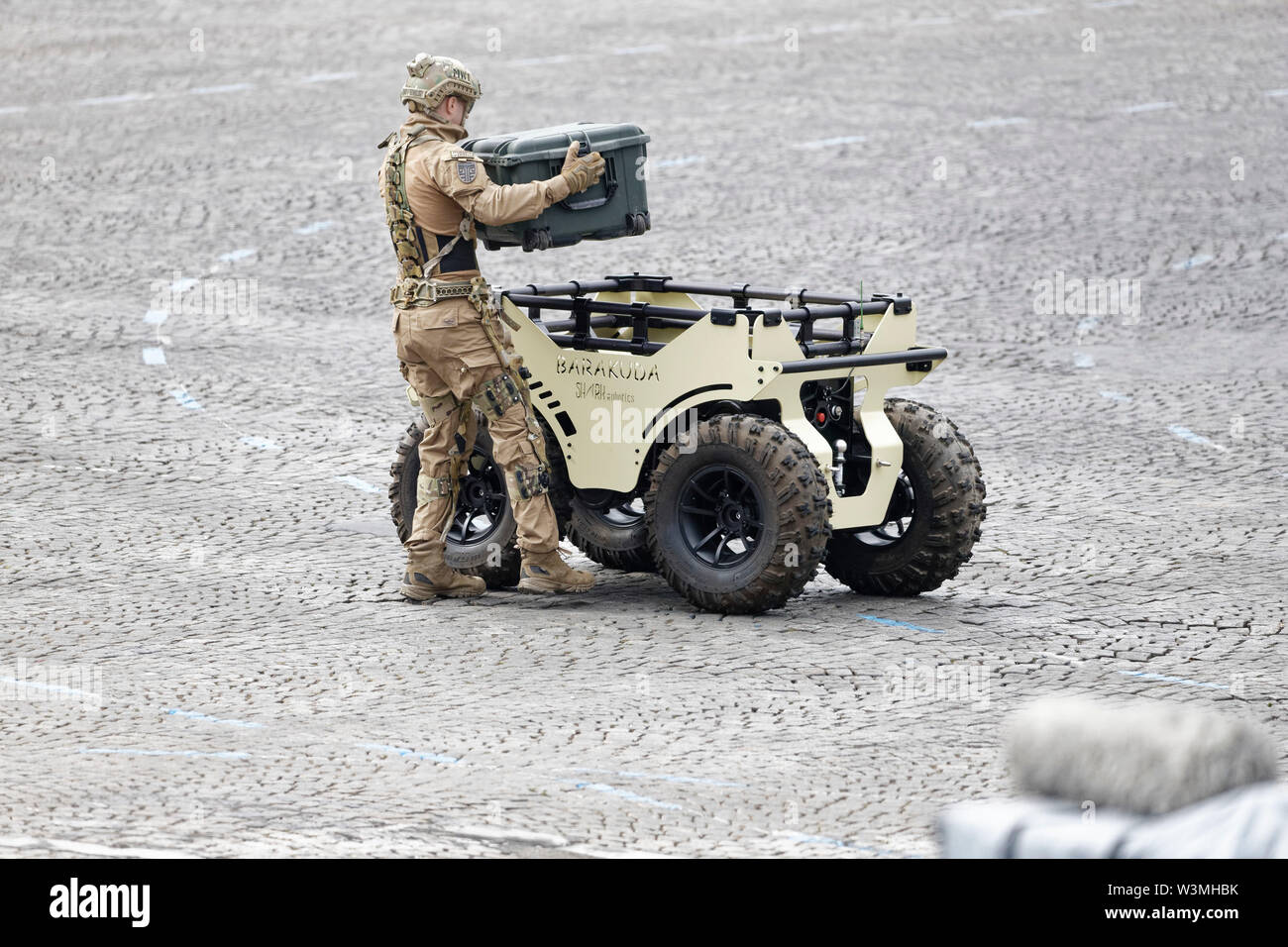 Exoskeleton army hi-res stock photography and images - Alamy