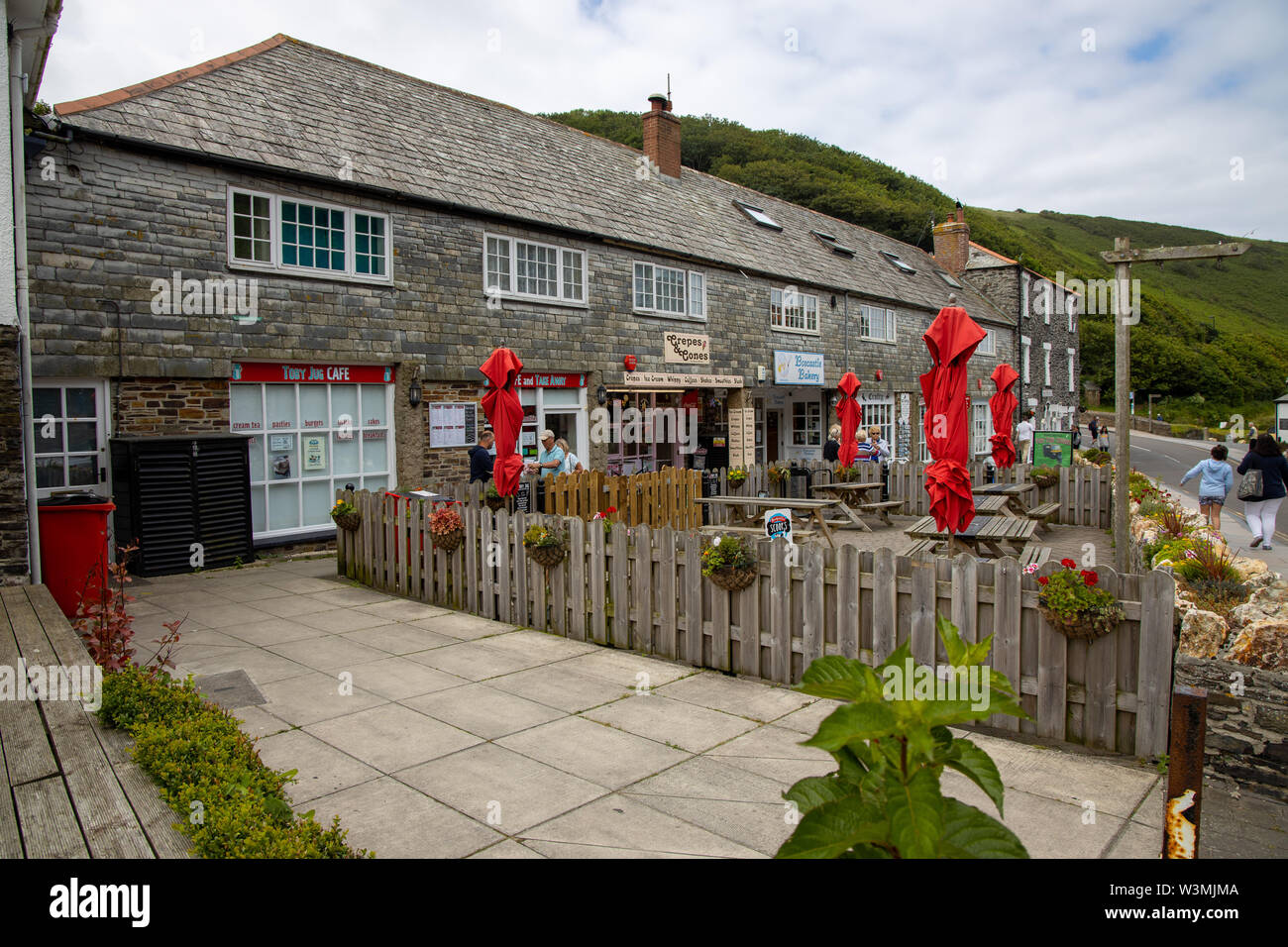 Shops on Boscastle high street, Cornwall, UK Stock Photo - Alamy