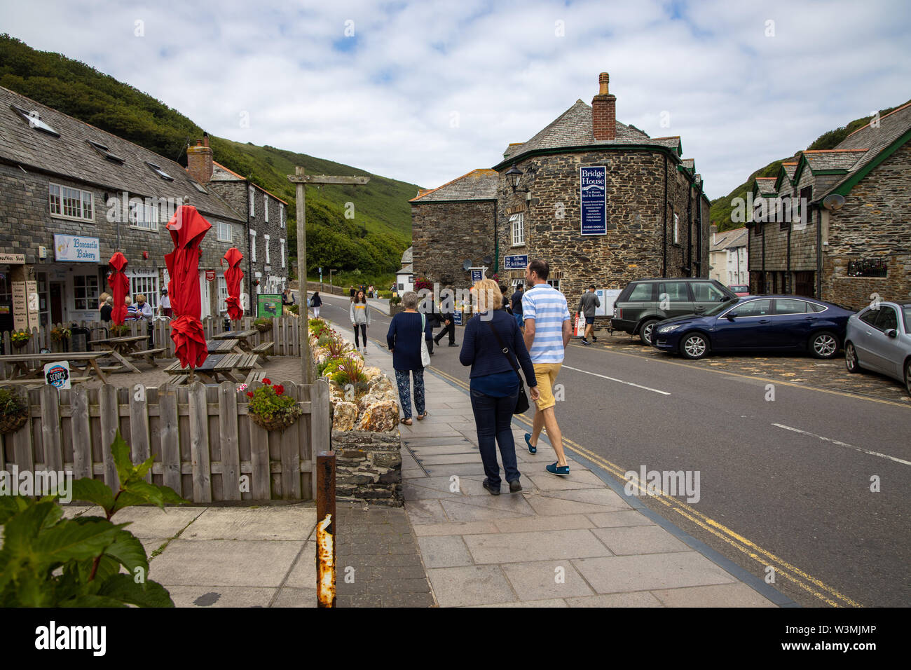 Shops on Boscastle high street, Cornwall, UK Stock Photo - Alamy