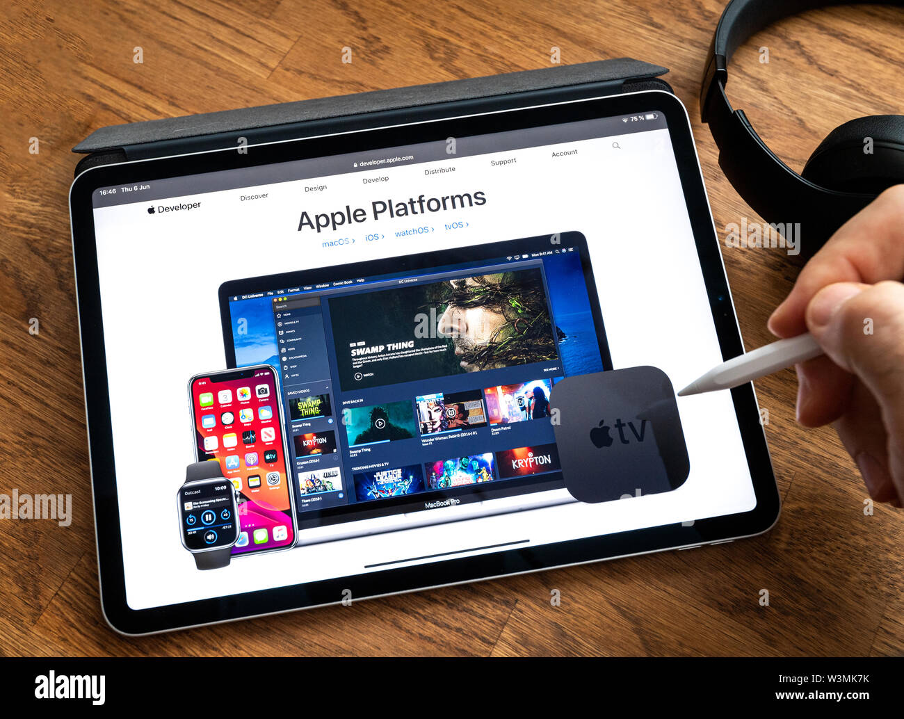 Ios watchos hi-res stock photography and images - Alamy