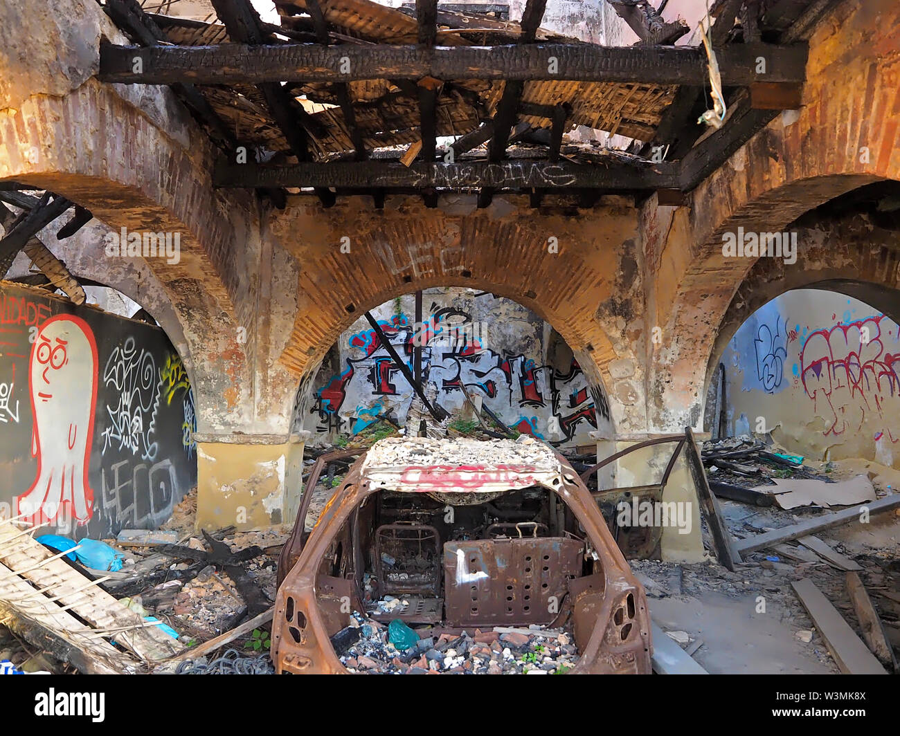 Graffiti at the Tejo riverside in Cascilhas near Lisbon Stock Photo - Alamy