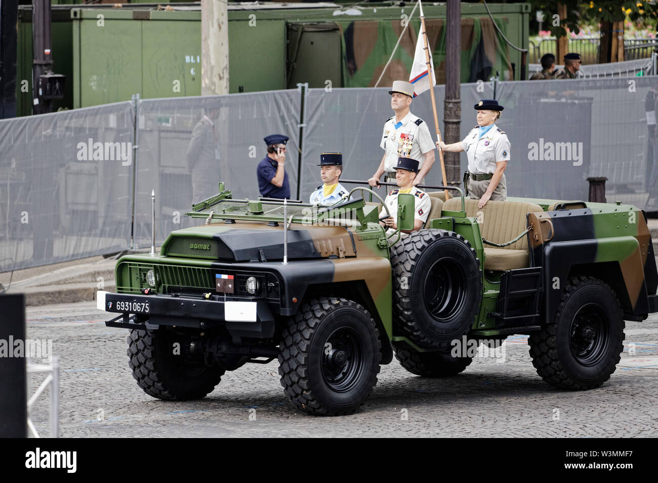 French army vehicles parade hi-res stock photography and images - Alamy