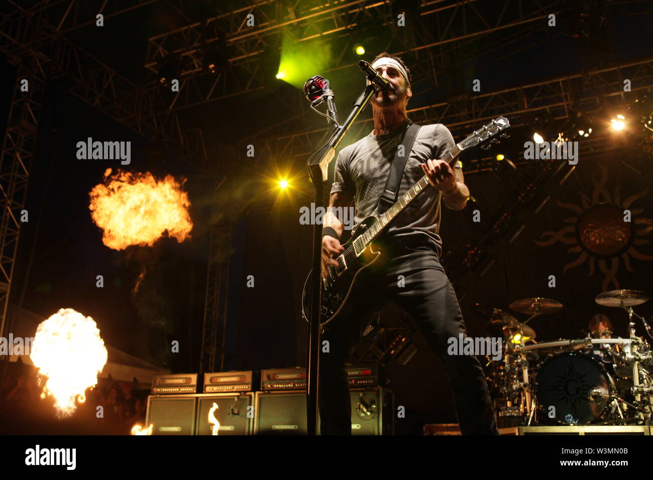 Sully Erna Lead singer of Godsmack Performs at Inkcarceration 7-13-2019 ...