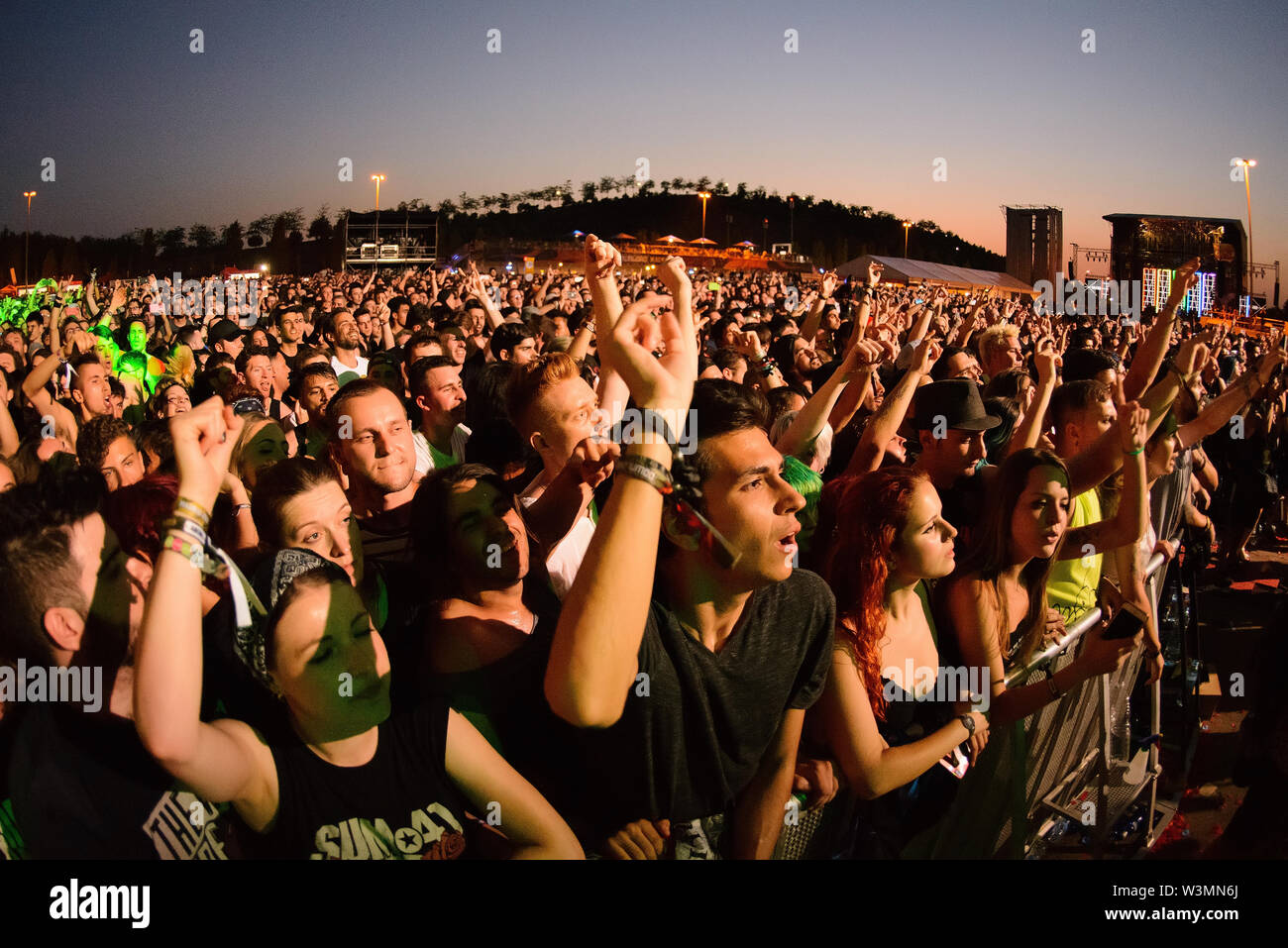 Audience enjoying a performance hi-res stock photography and images - Alamy