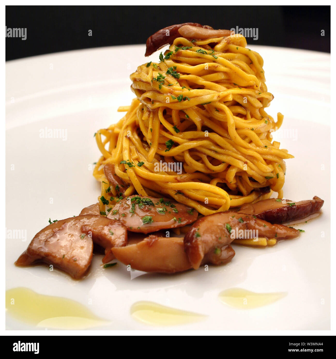 Tagliatelle porcini Cut Out Stock Images & Pictures - Alamy