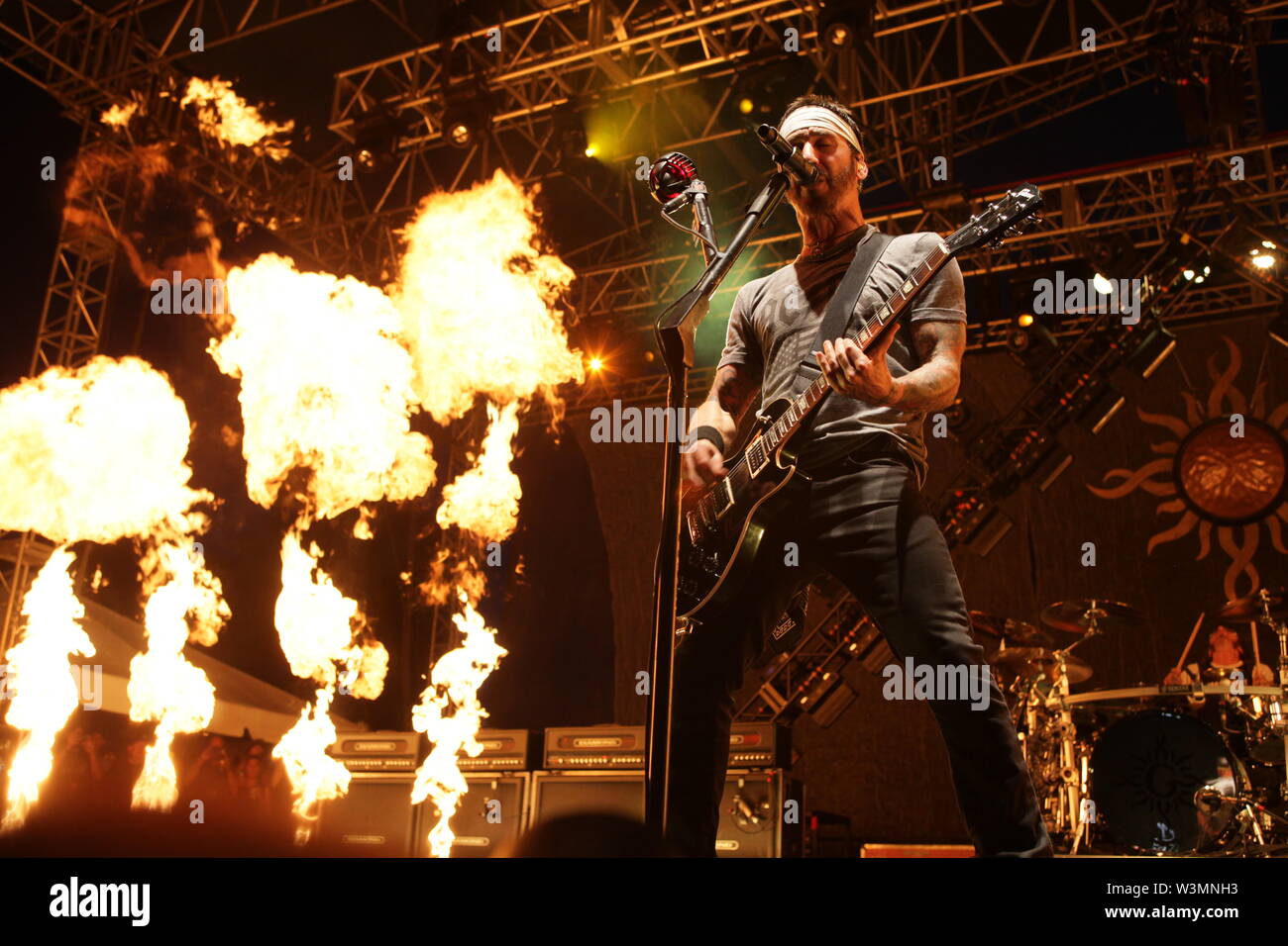 Godsmack singer hi-res stock photography and images - Alamy