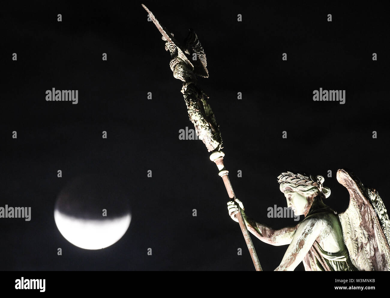 Partial moon gate hi-res stock photography and images - Alamy