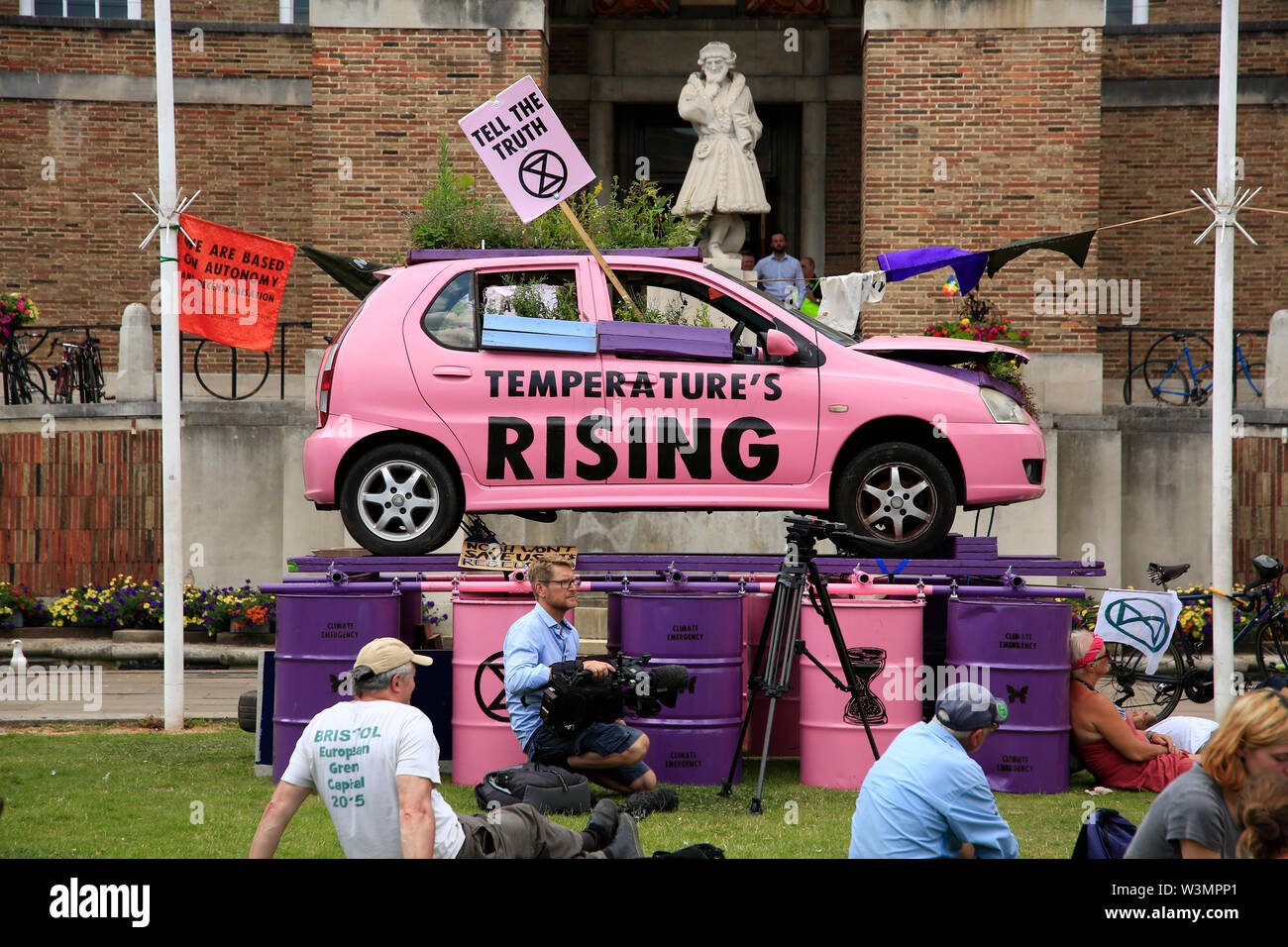 Extinction Rebellion Summer Uprising Bristol Bridge 17/07/2019 Stock ...