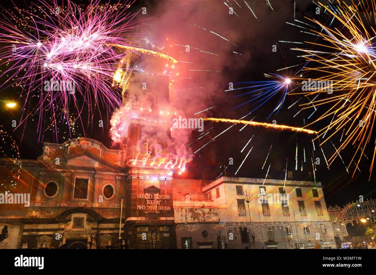 Incendio del campanile di napoli hi-res stock photography and images ...