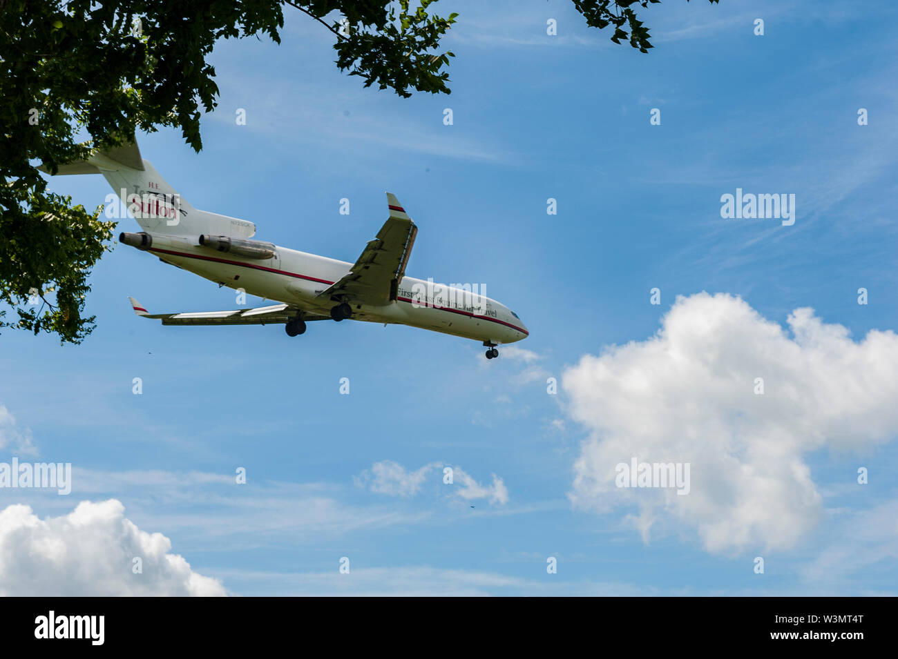 First class air travel hi-res stock photography and images - Alamy