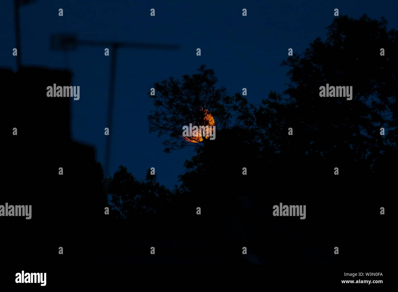 London lunar eclipse hi-res stock photography and images - Alamy