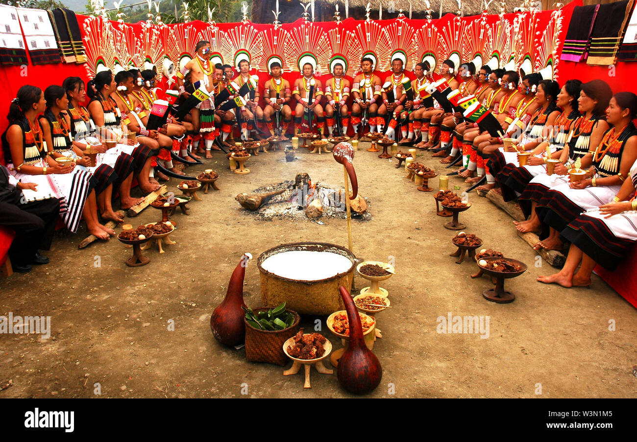 Angama women hi-res stock photography and images - Alamy