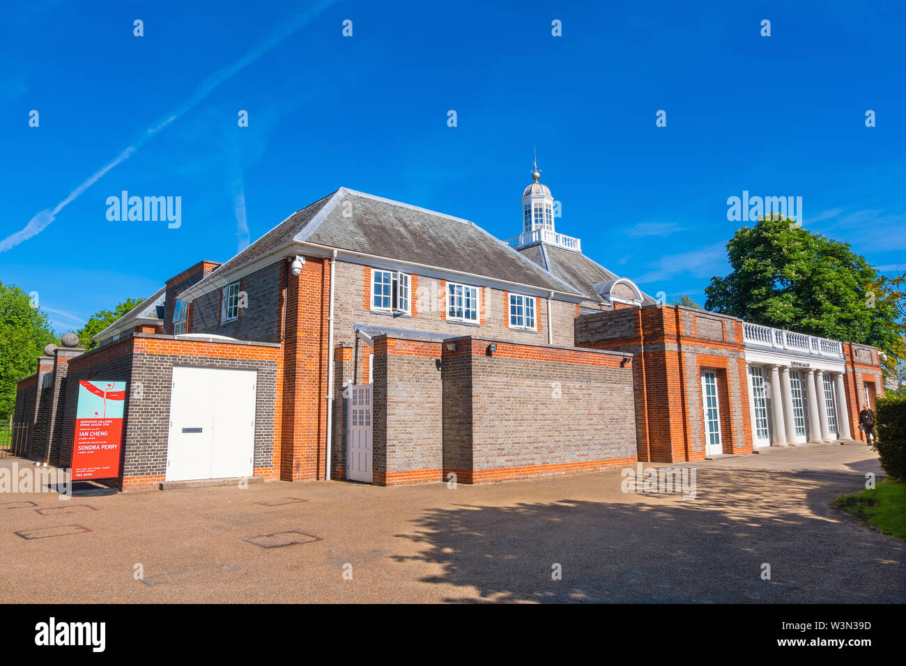 Serpentine galleries london hi-res stock photography and images - Alamy