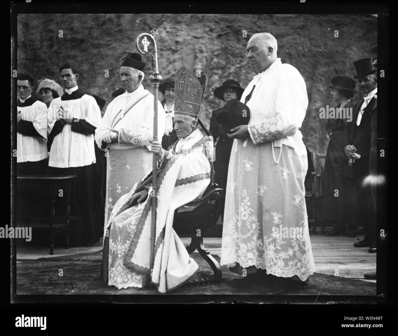 Vintage clergymen hi-res stock photography and images - Alamy
