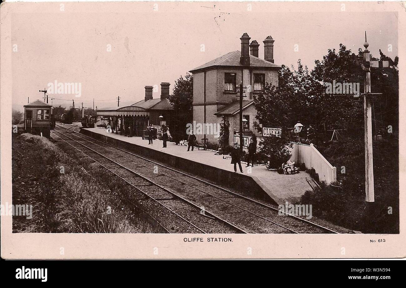 Cliffe Railway Station Stock Photo - Alamy