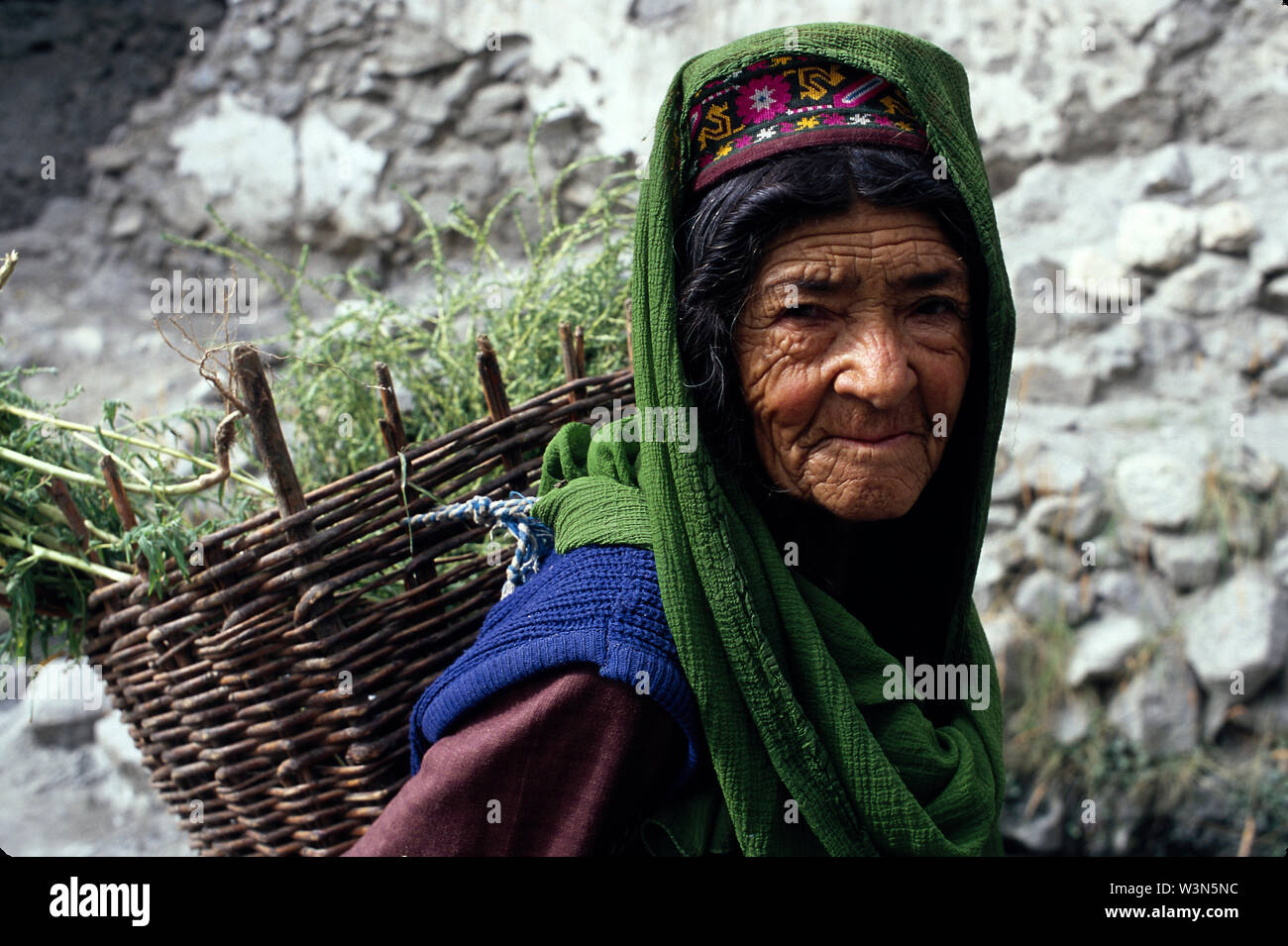 Woman hunza valley hi-res stock photography and images - Alamy