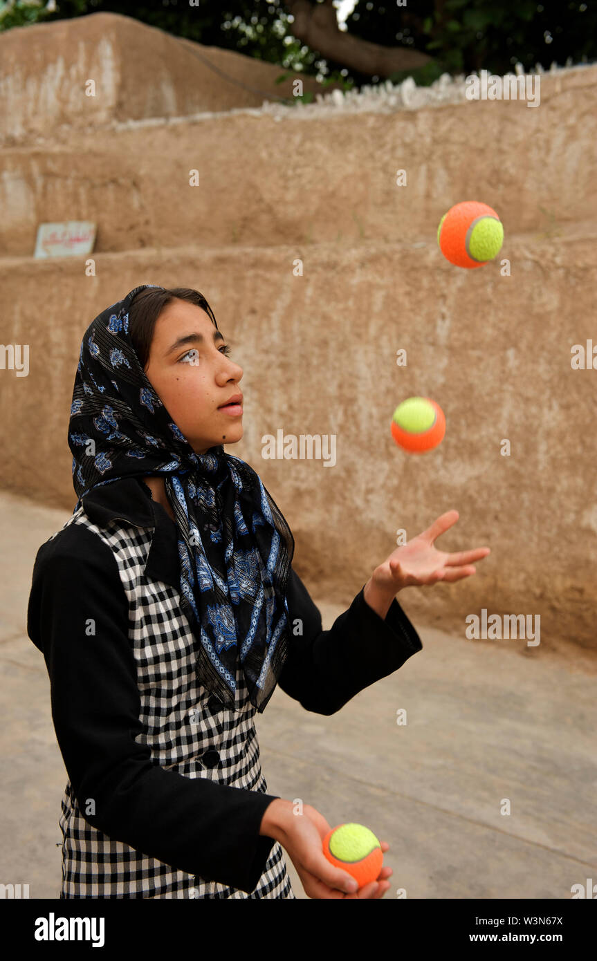 Juggler performing for kids hi-res stock photography and images - Alamy