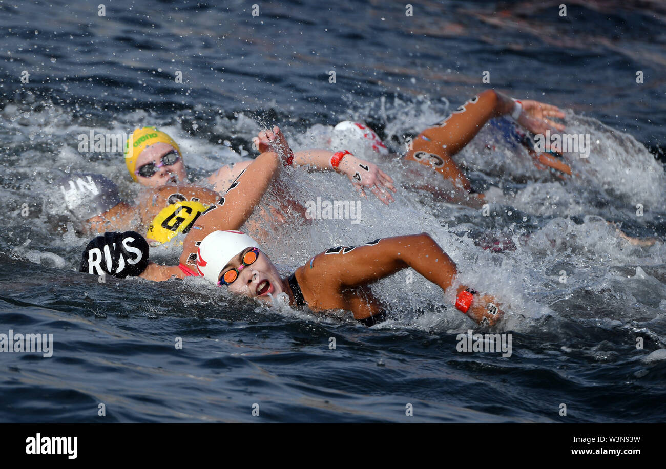 Yeosu, South Korea. 17th July, 2019. Yan Siyu (front) of China competes ...