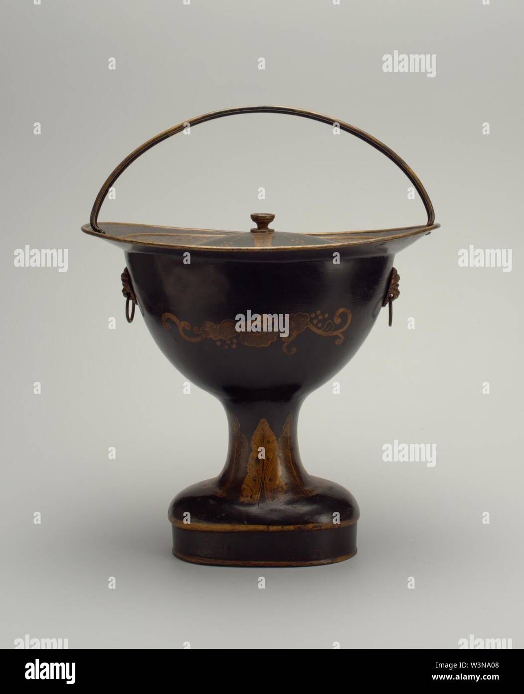 Coal scuttle hi-res stock photography and images - Alamy