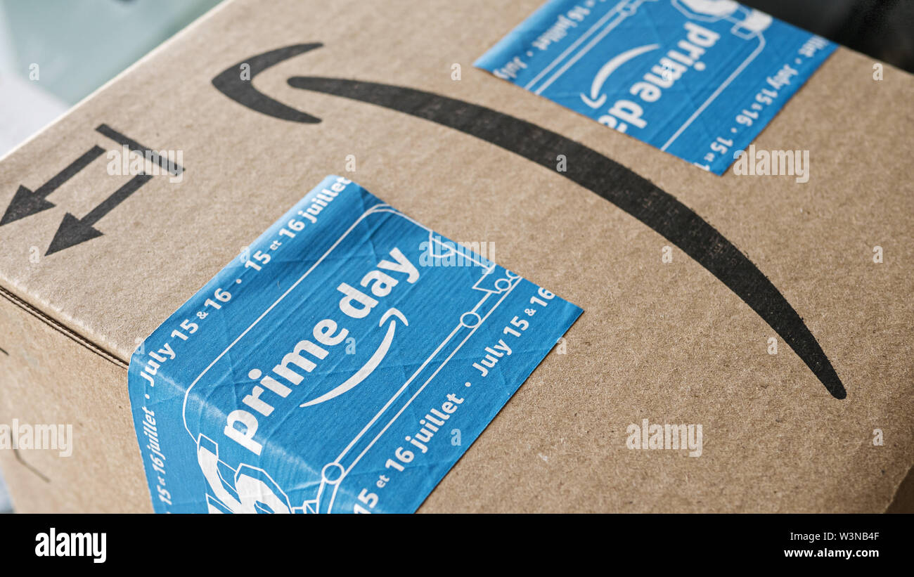 Amazon prime day hi-res stock photography and images - Alamy