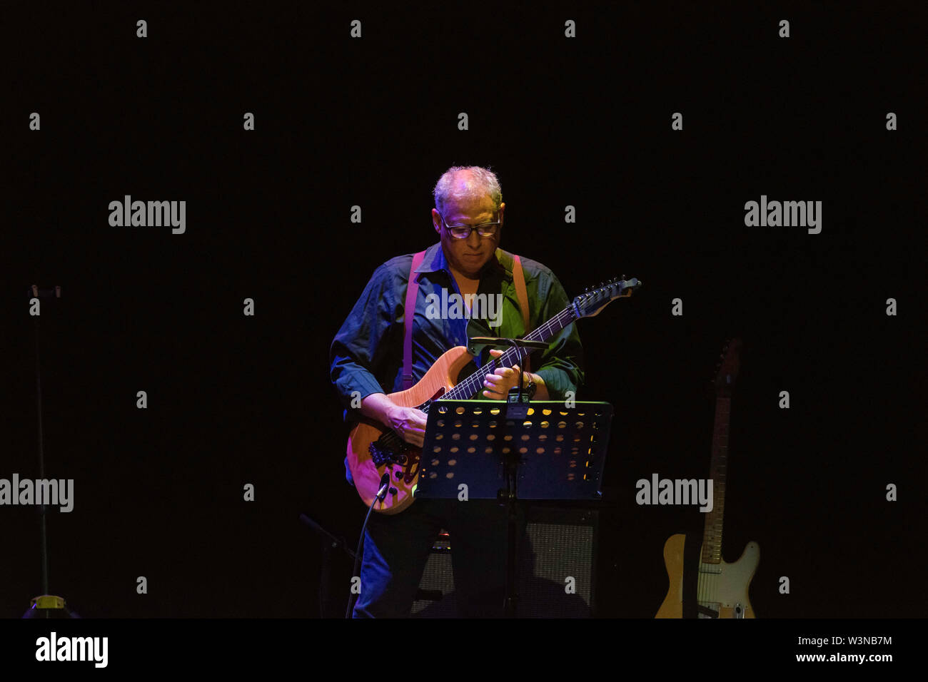 David spinozza on guitar hi-res stock photography and images - Alamy