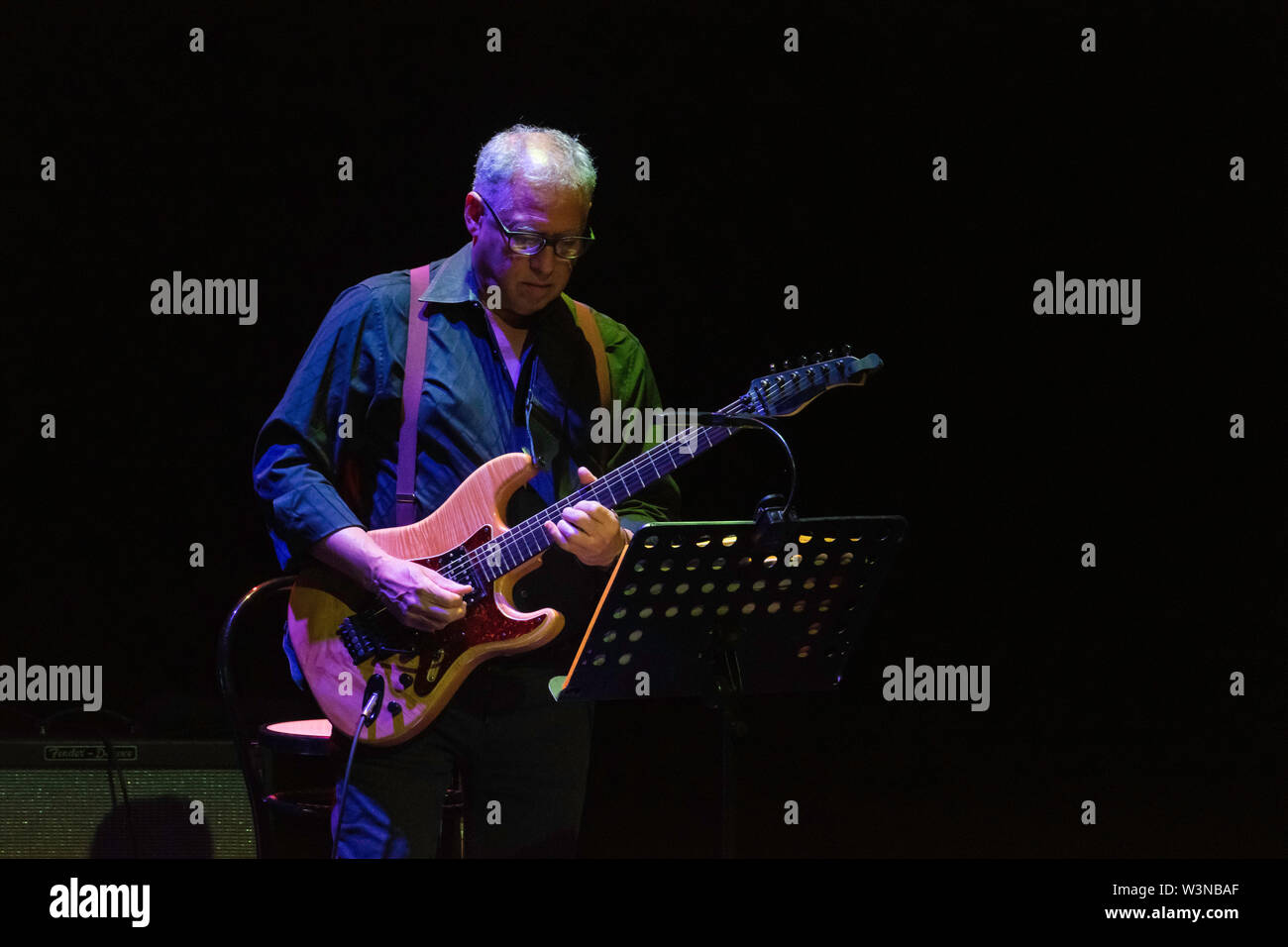 Steve gadd drums hi-res stock photography and images - Alamy