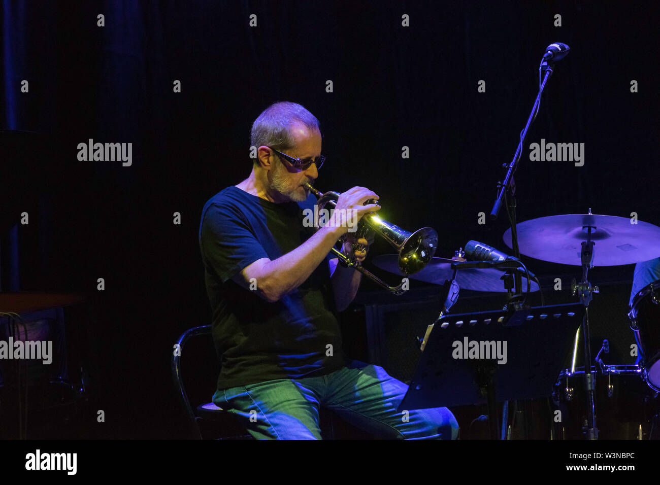 Steve gadd drums hi-res stock photography and images - Alamy