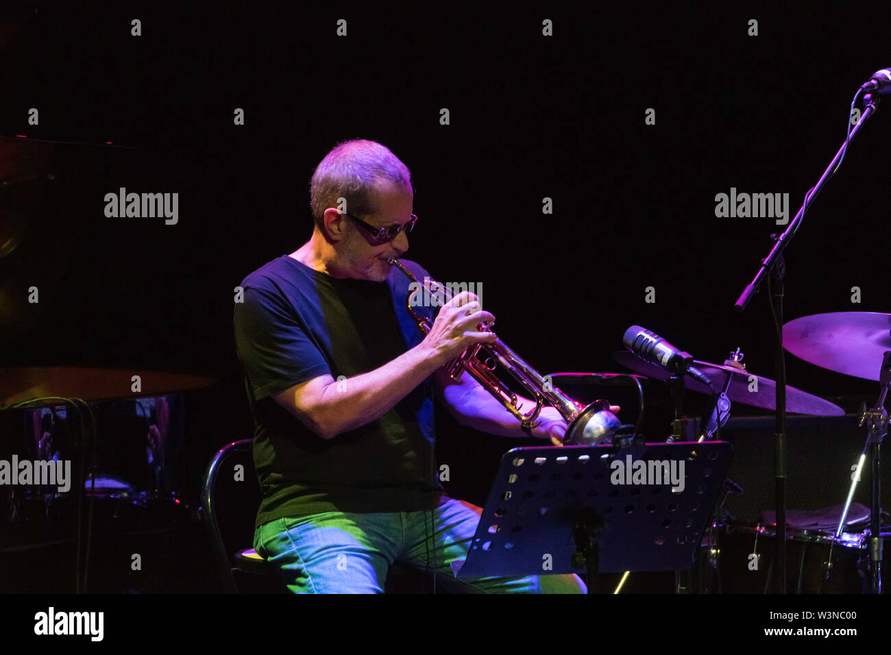 Steve gadd drums hi-res stock photography and images - Alamy