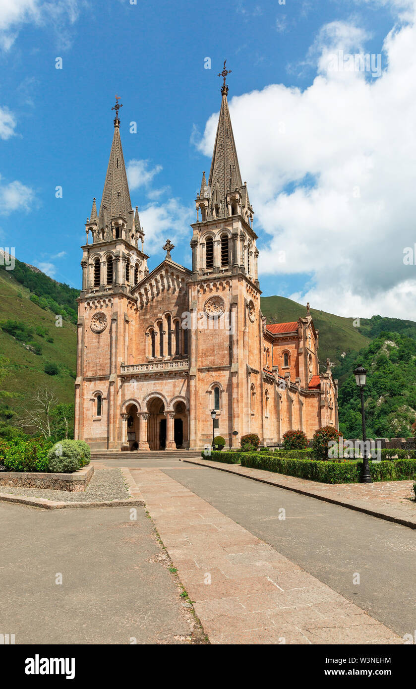 Catholicism architecture hi-res stock photography and images - Alamy