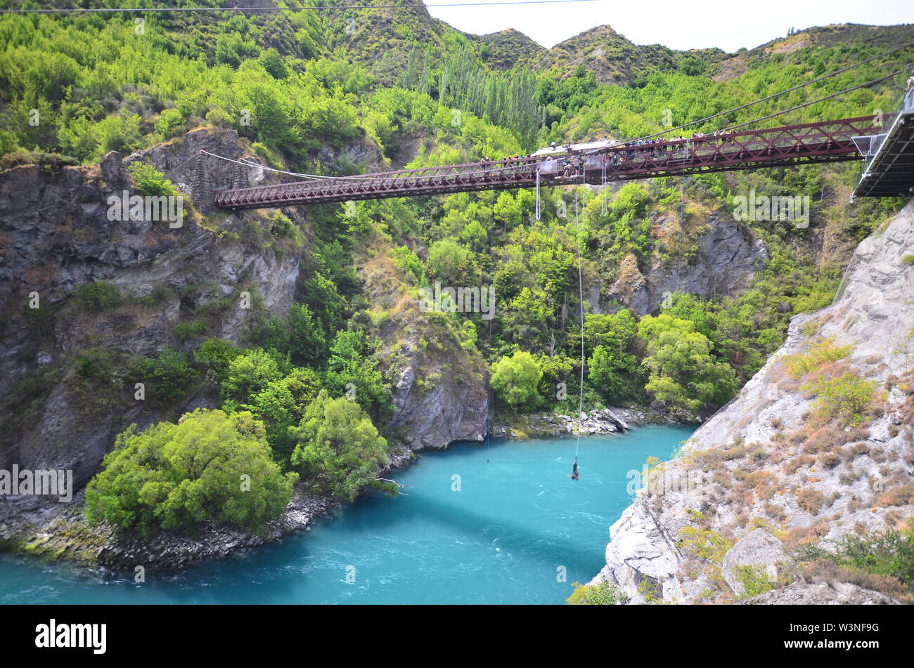Bungee jumping at Kawarau Bridge Stock Photo - Alamy