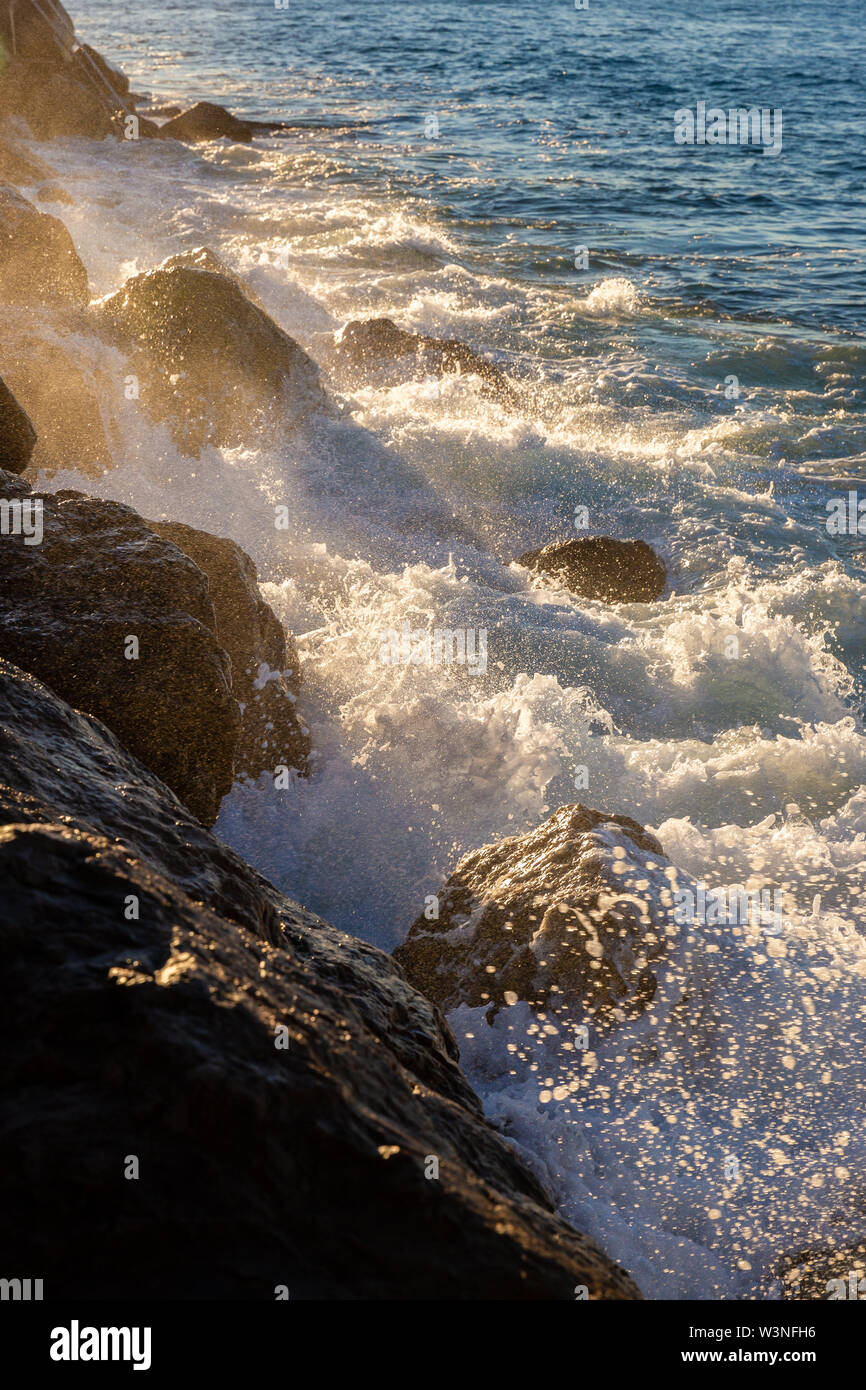 Splashing behind hi-res stock photography and images - Alamy