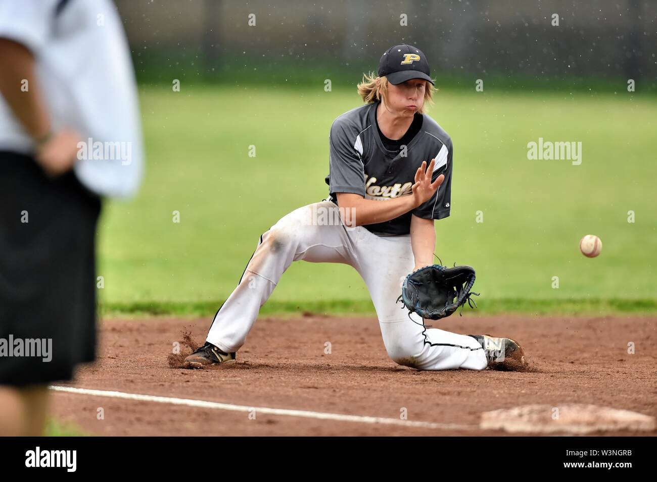 Dropping batter hi-res stock photography and images - Alamy