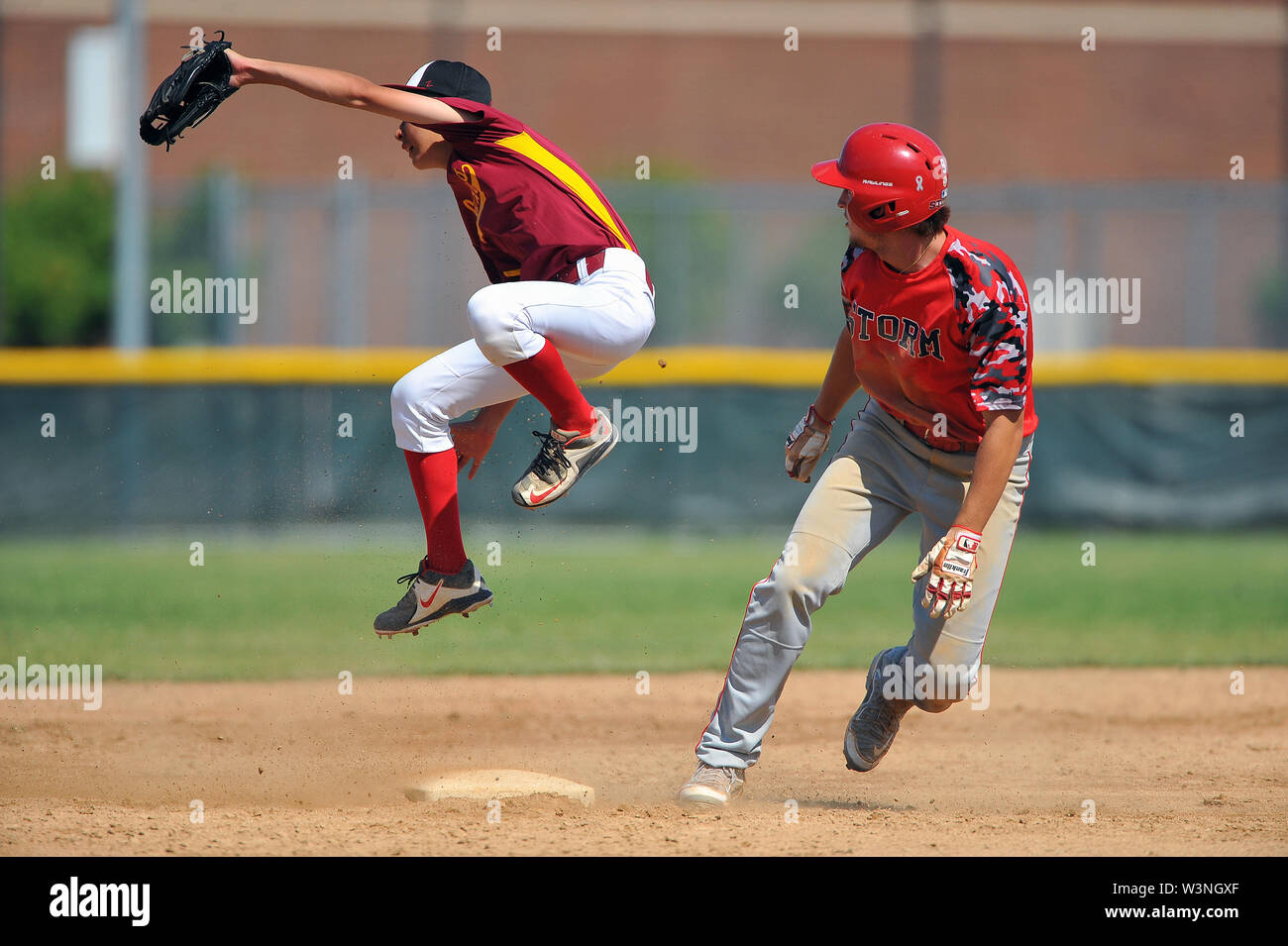 Male runner fields hi-res stock photography and images - Alamy