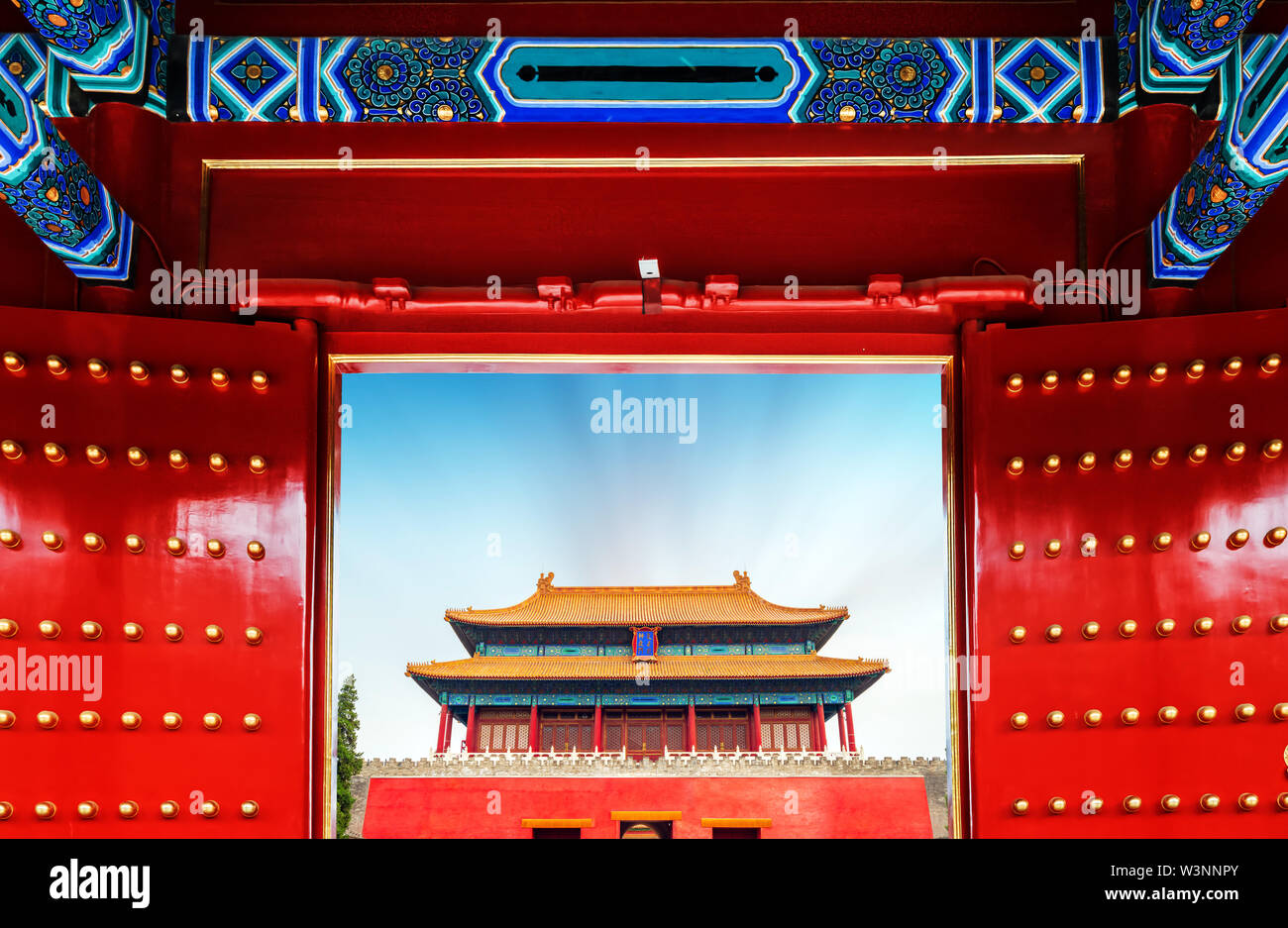 Red gates and historic buildings, Beijing, China Stock Photo - Alamy