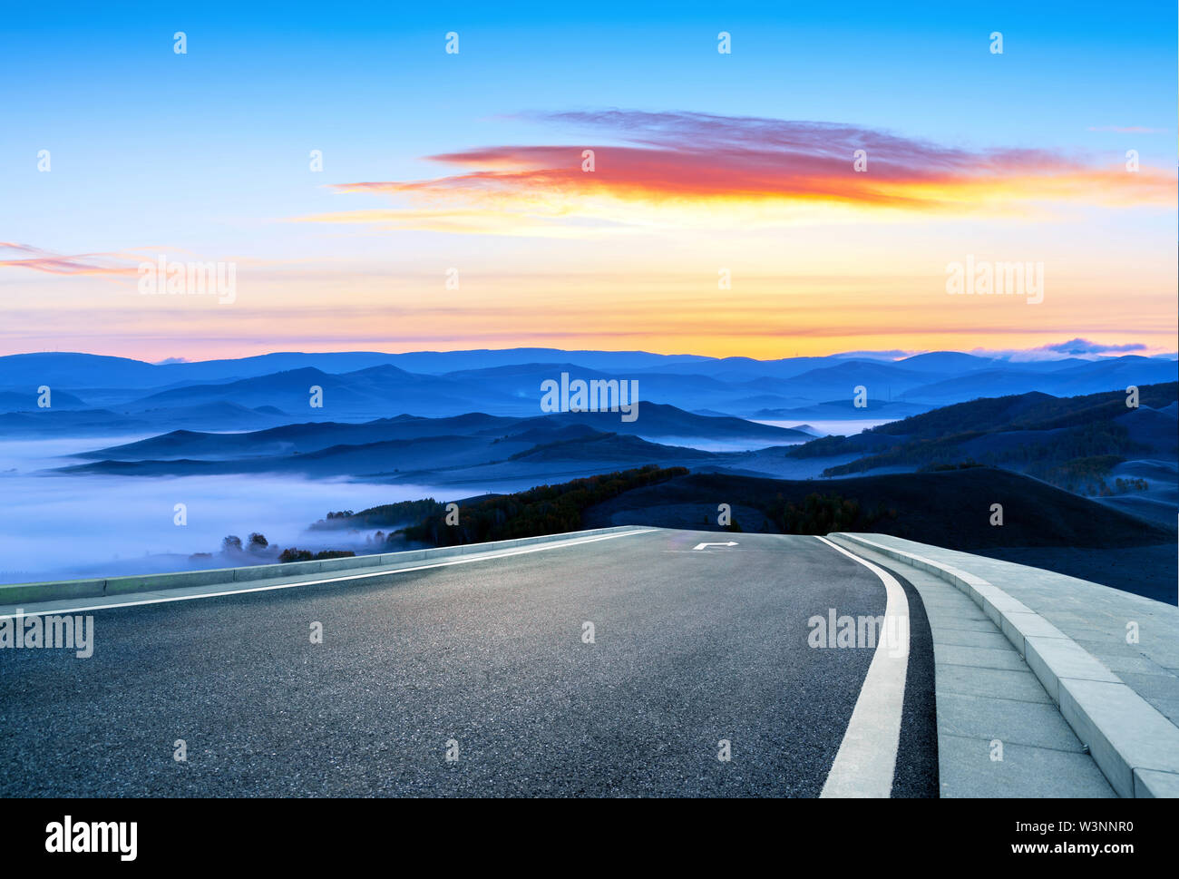 Early morning highway hi-res stock photography and images - Alamy