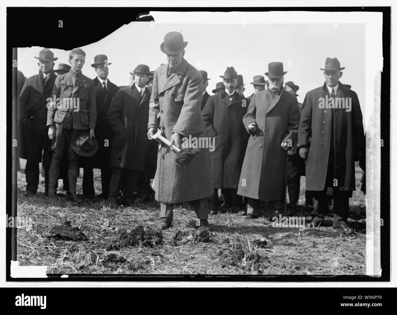 Col. Harts breaking ground for Lincoln Memorial Stock Photo - Alamy