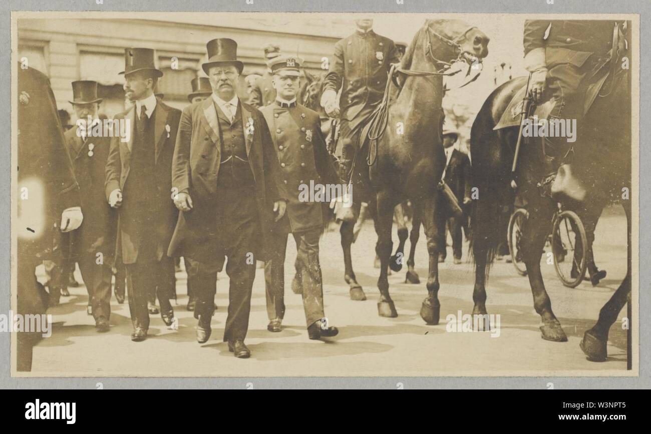 Reception committee hi-res stock photography and images - Alamy