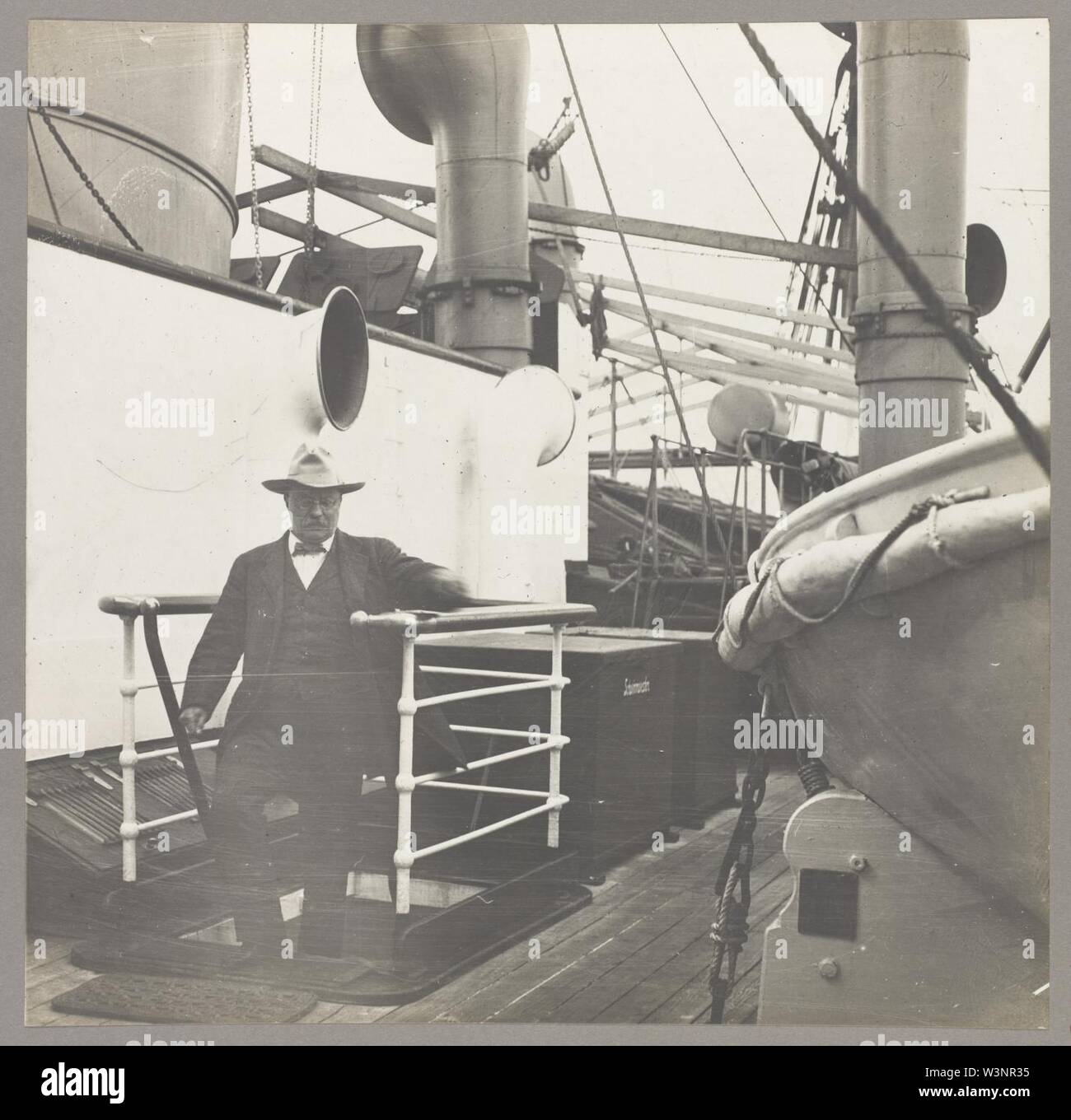 Col. Theodore Roosevelt stepping onto the deck of a ship Stock Photo ...