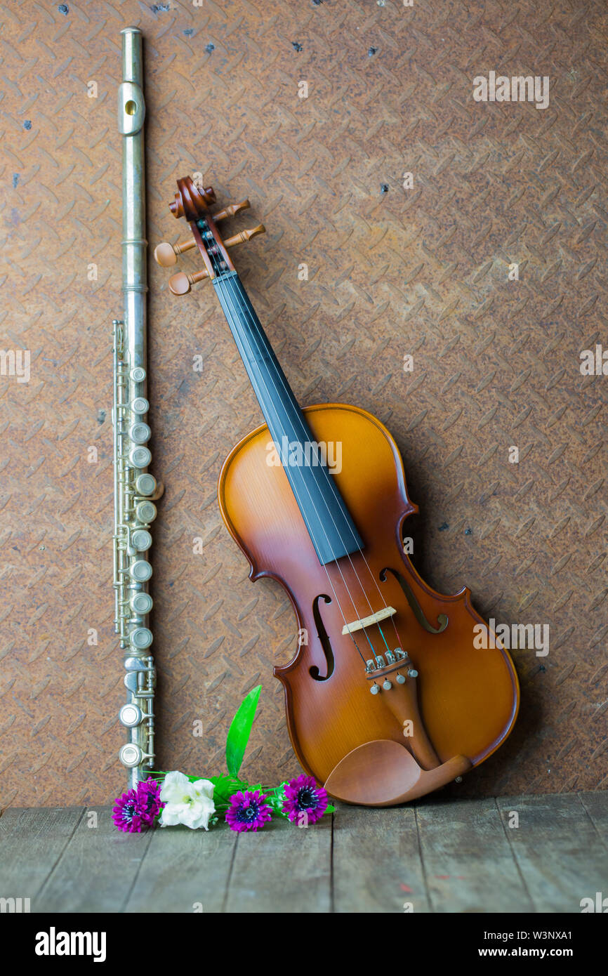 Silver flute hi-res stock photography and images - Alamy