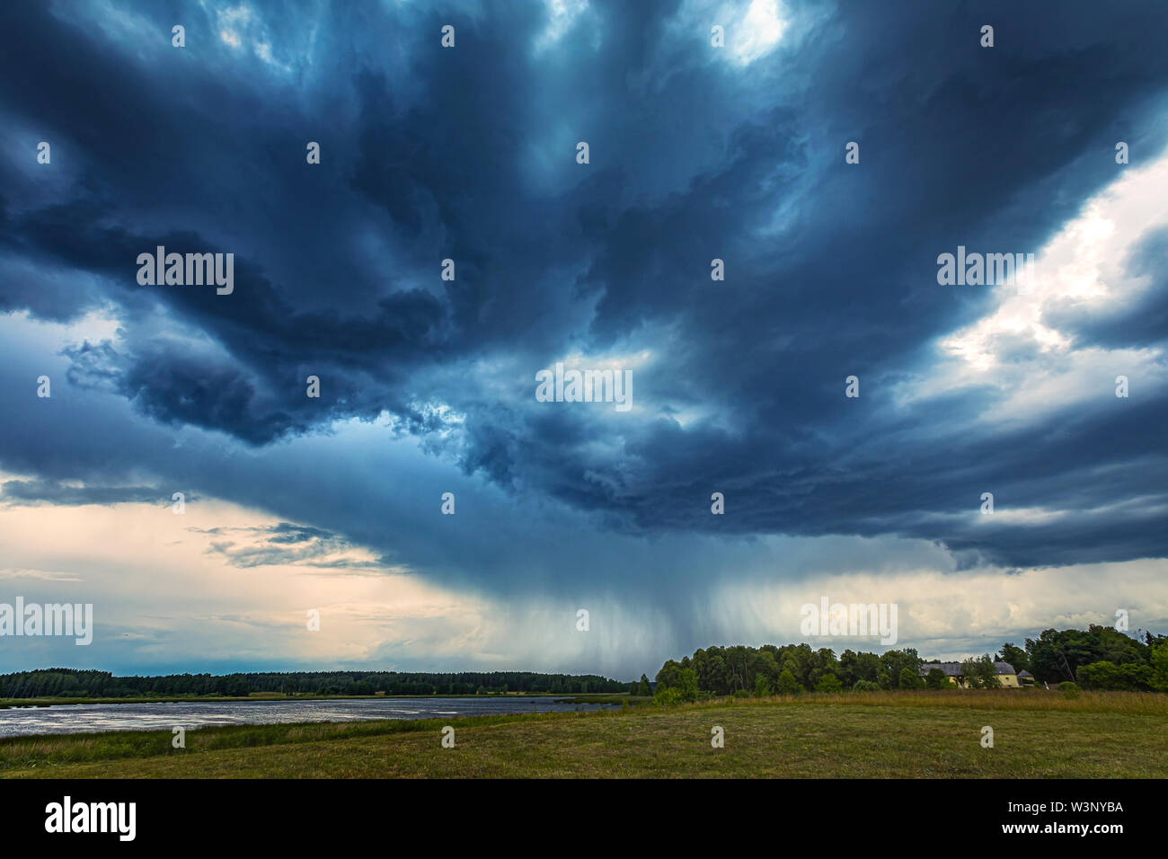 Micro burst hi-res stock photography and images - Alamy