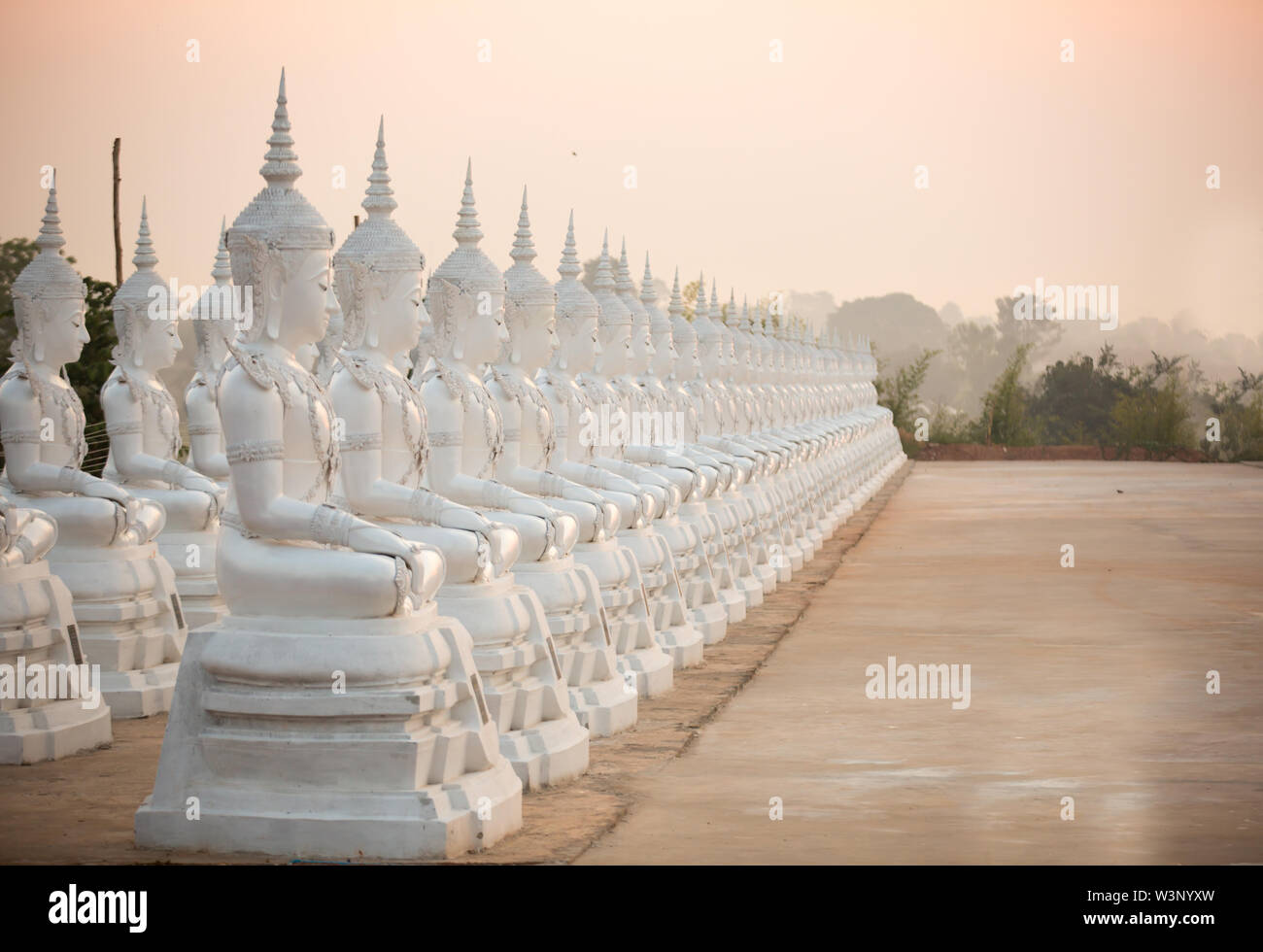 white Buddha statue Stock Photo - Alamy