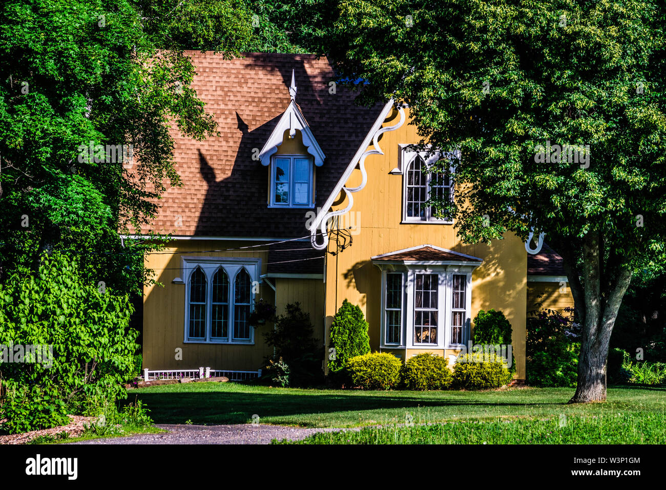 Gothic cottage hi-res stock photography and images - Alamy