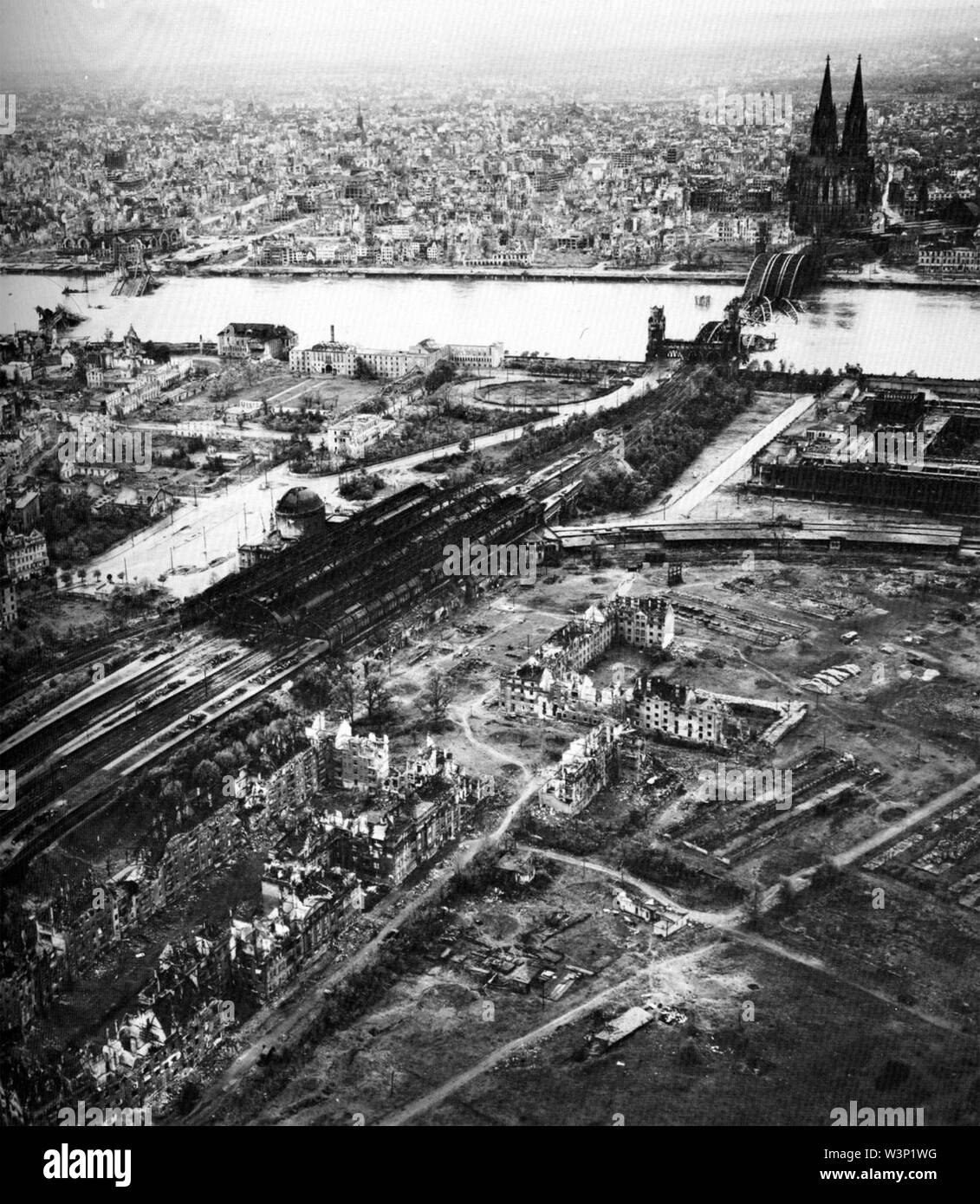 Cologne aerial view 1945 Stock Photo - Alamy