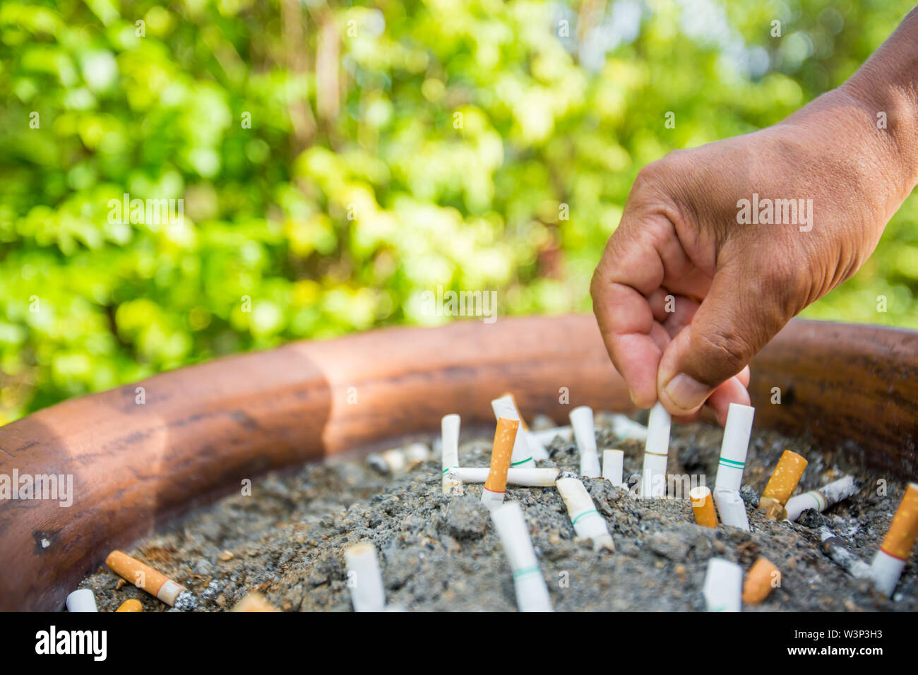 Putting out a cigarette hi-res stock photography and images - Alamy
