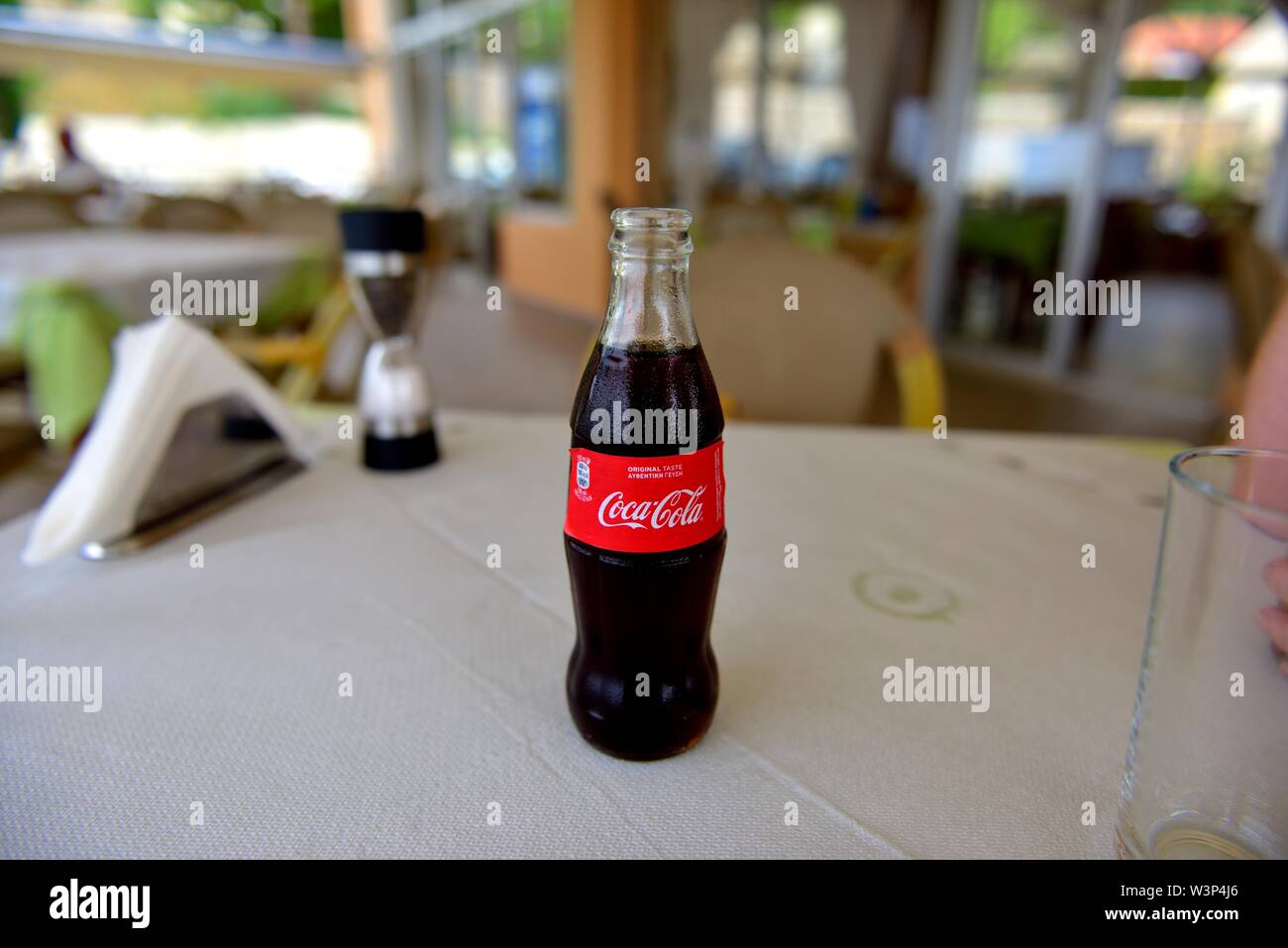 Glass bottle of coco cola hi-res stock photography and images - Alamy