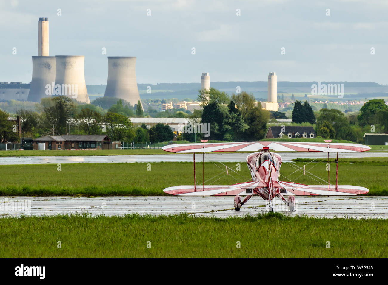 Hyperbolic cooling towers hi-res stock photography and images - Alamy