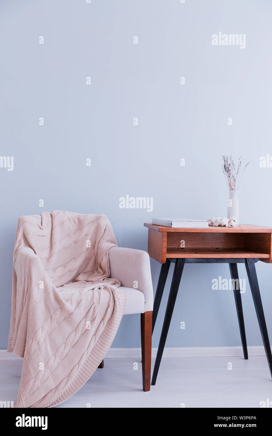 Retro table hi-res stock photography and images - Alamy